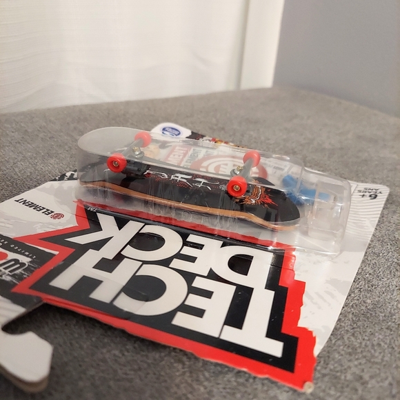 Spin Master | Toys | Tech Deck Nyjah Fingerboard Skateboard Element ...